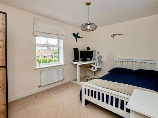 6 bed house for sale