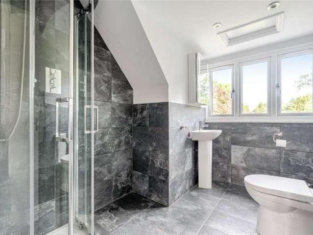 6 bed house for sale