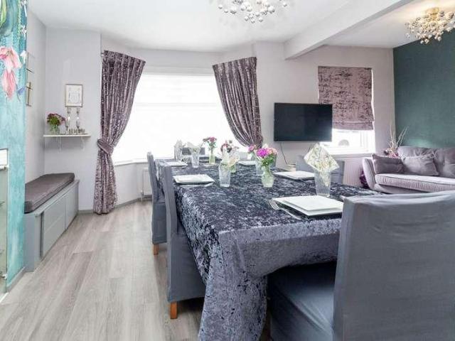 6 bed house for sale