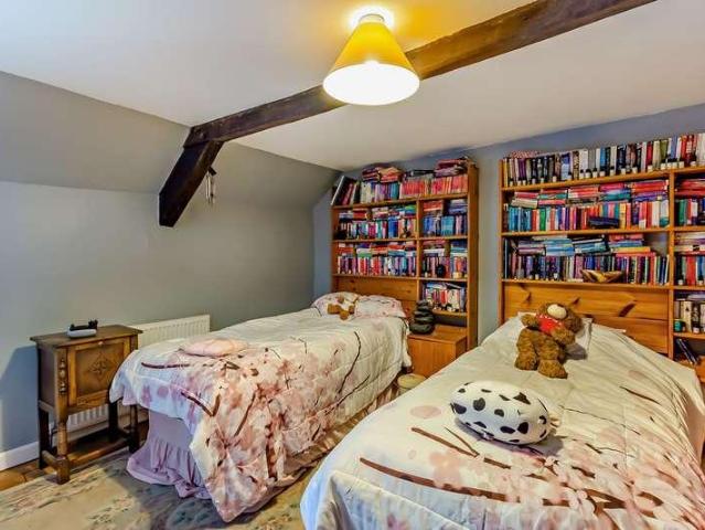 6 bed house for sale