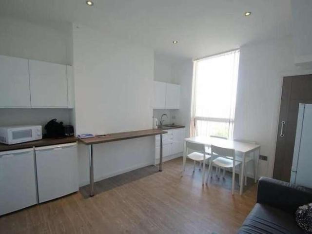 6 bed house for sale