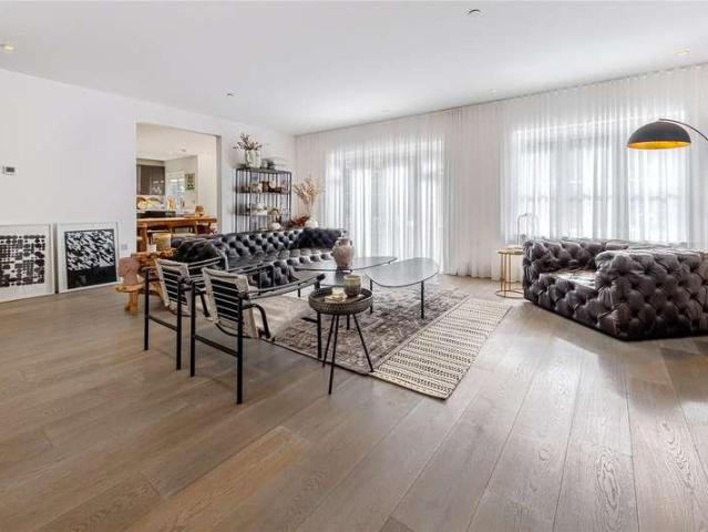 6 bed house for sale