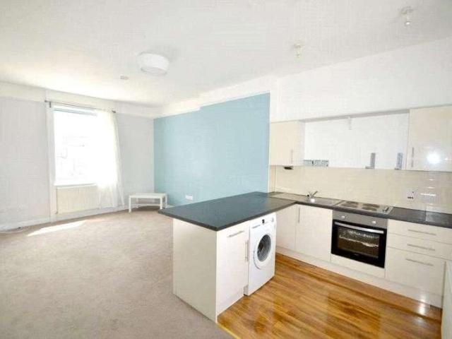6 bed house for sale