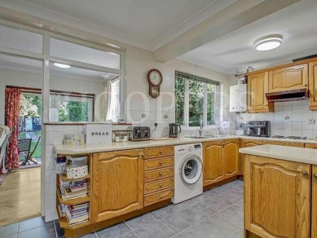 6 bed house for sale