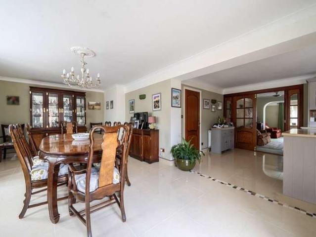 6 bed house for sale