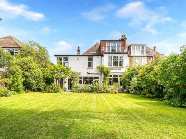 6 bed house for sale