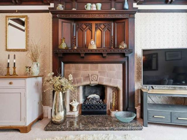 6 bed house for sale
