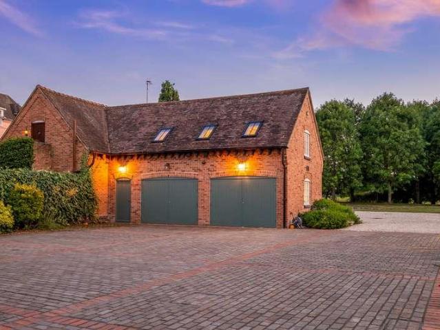 6 bed house for sale