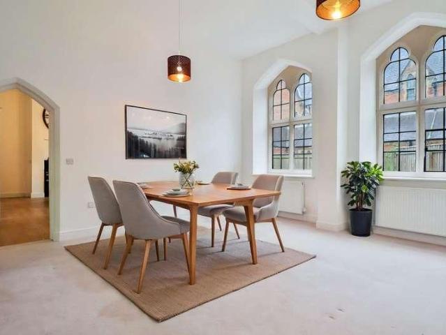 6 bed house for sale