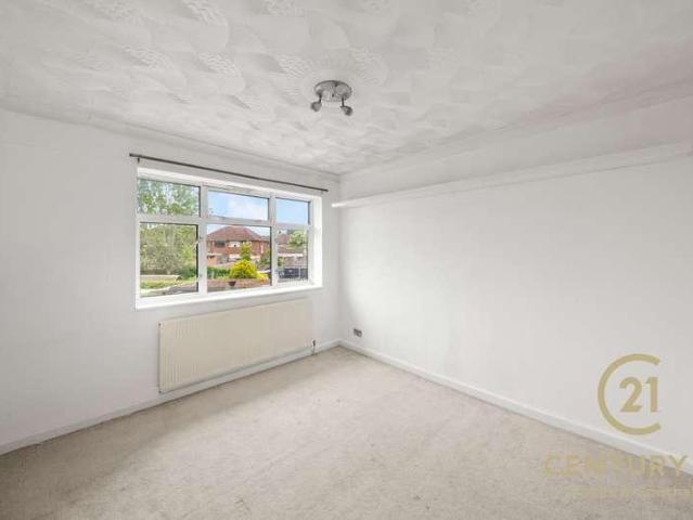 6 bed house for sale