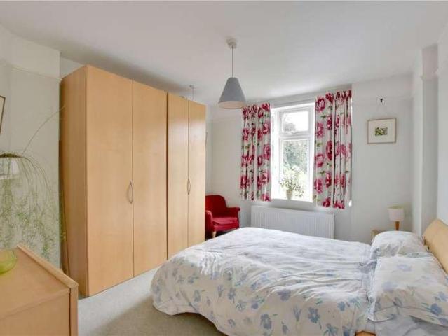 6 bed house for sale