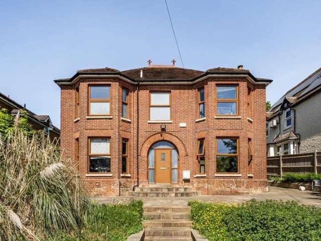 6 bed house for sale
