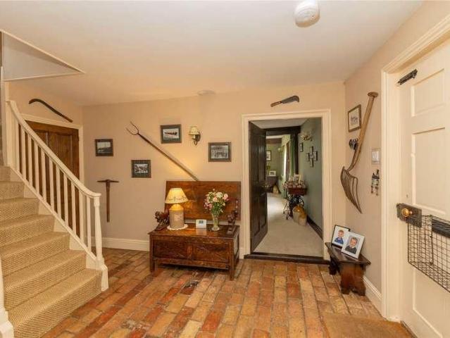 6 bed house for sale