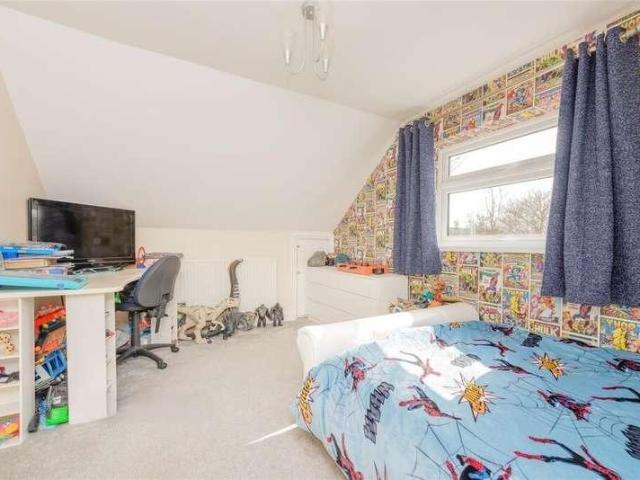 6 bed house for sale
