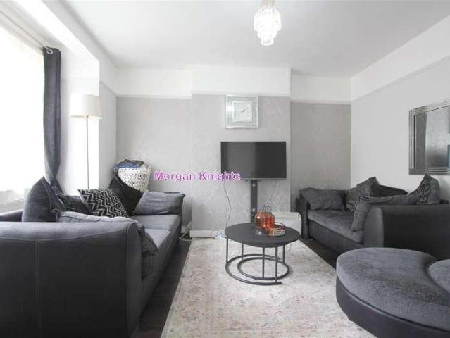 6 bed house for sale