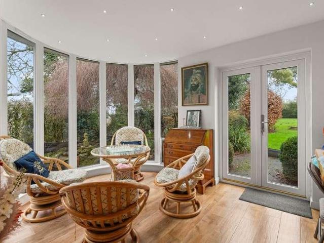 6 bed house for sale
