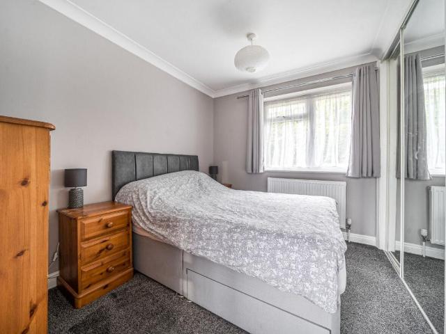 6 bed house for sale