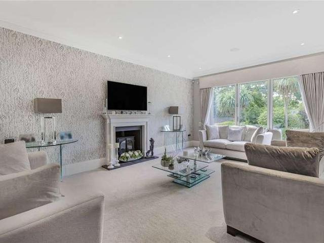 6 bed house for sale