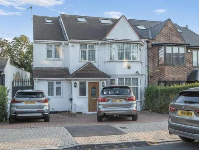 6 bed house for sale