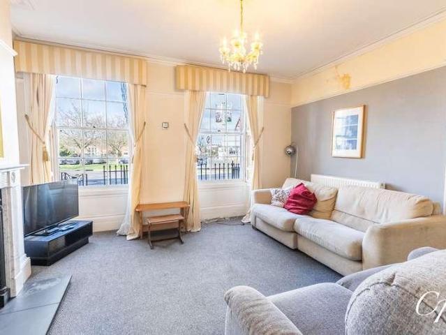 6 bed house for sale