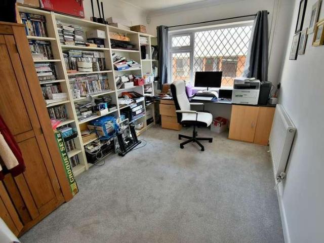 6 bed house for sale