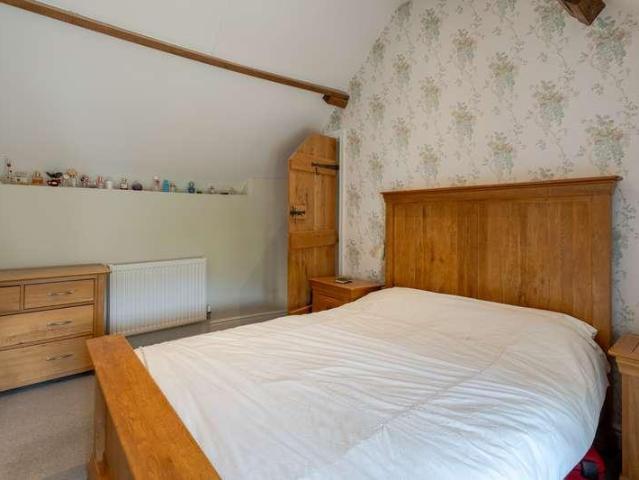 6 bed house for sale