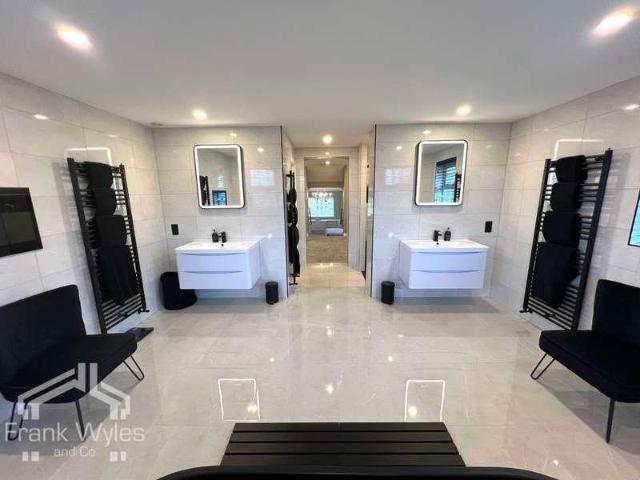 6 bed house for sale