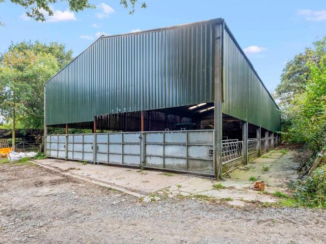 6 bed house for sale