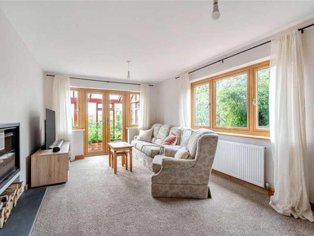 6 bed house for sale