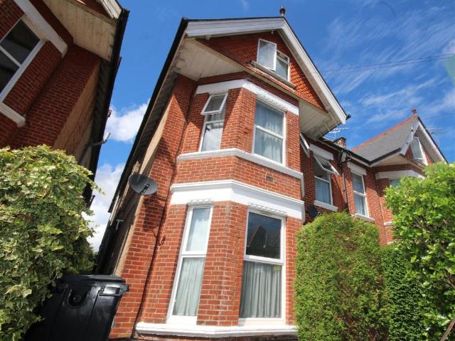 6 bed house for sale