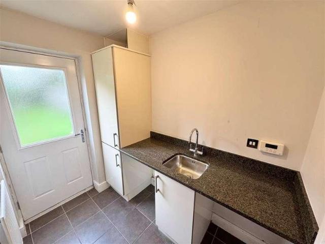 6 bed house for sale
