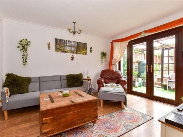 6 bed house for sale