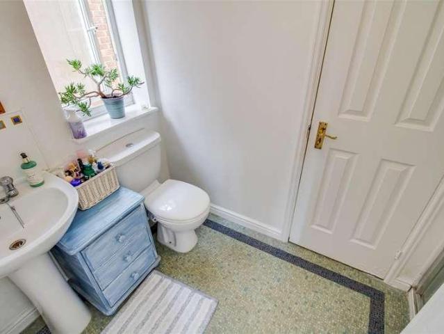6 bed house for sale