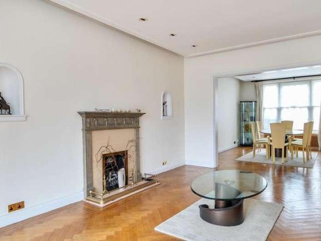 6 bed house for sale