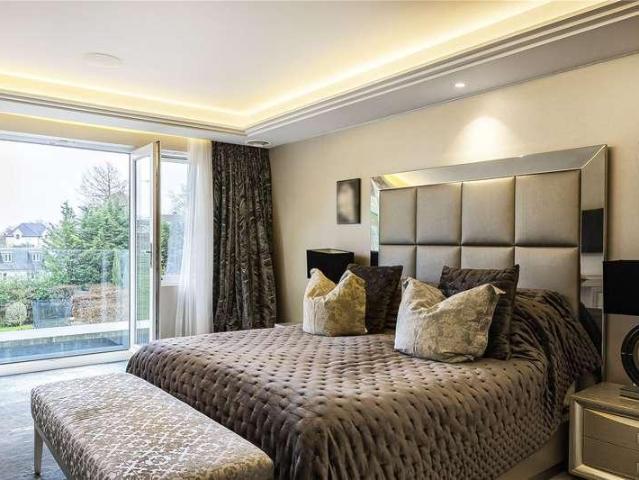 6 bed house for sale