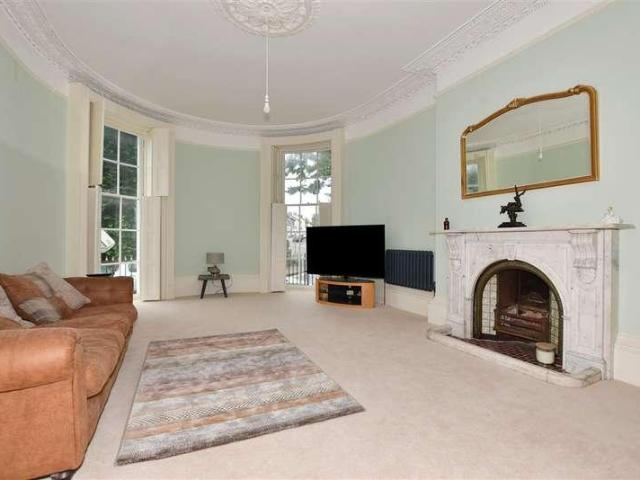 6 bed house for sale