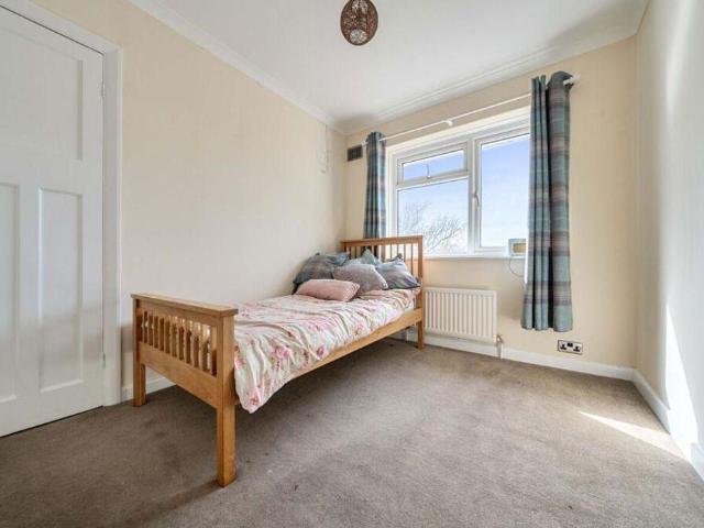 6 bed house for sale