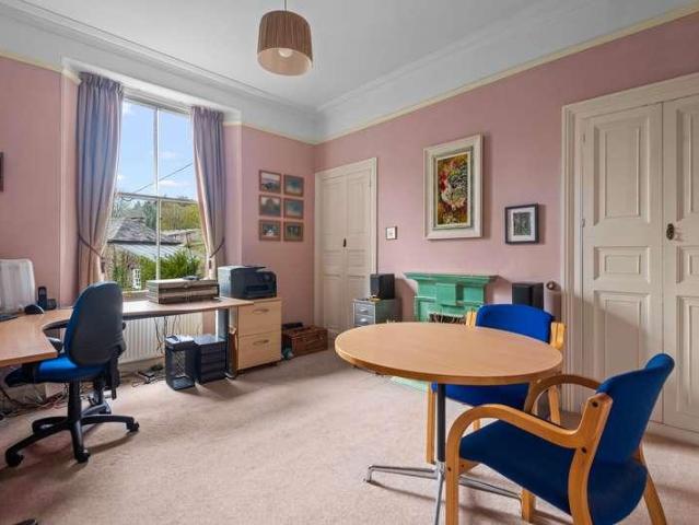6 bed house for sale