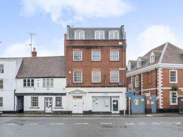 6 bed house for sale