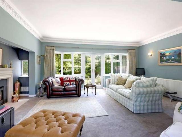 6 bed house for sale