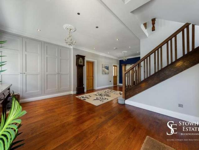 6 bed house for sale