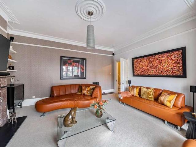 6 bed house for sale