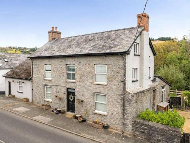6 bed house for sale