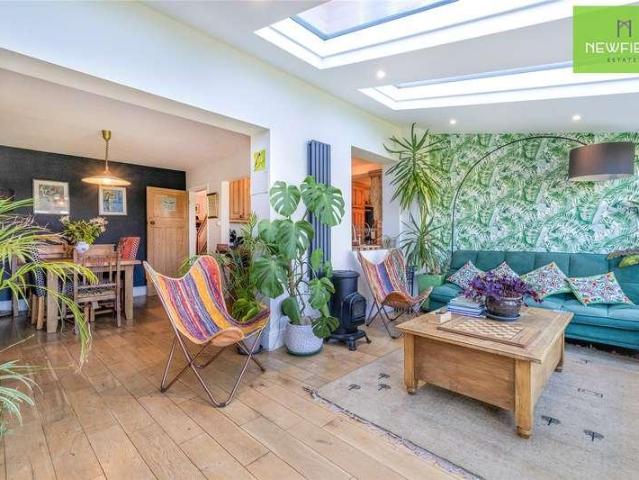 6 bed house for sale