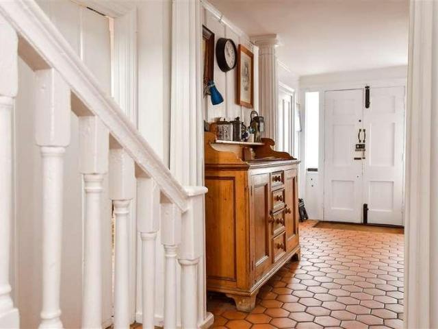 6 bed house for sale