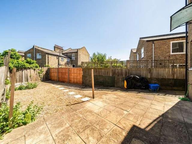 6 bed house for sale