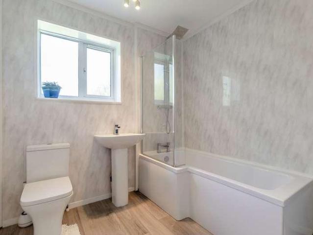 6 bed house for sale
