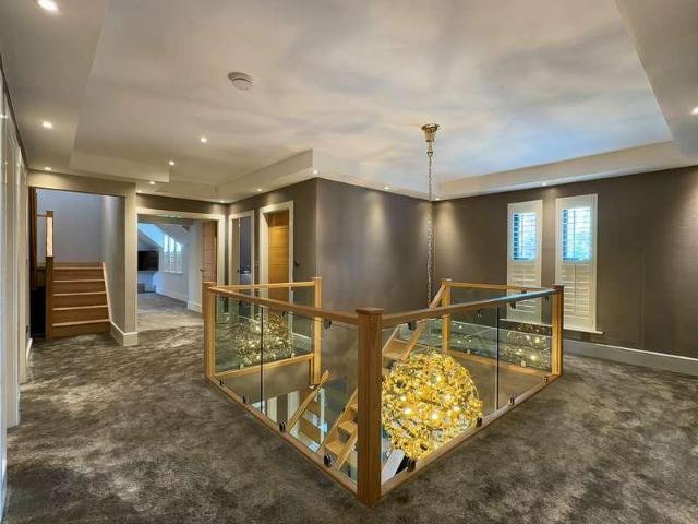 6 bed house for sale