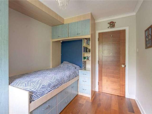 6 bed house for sale