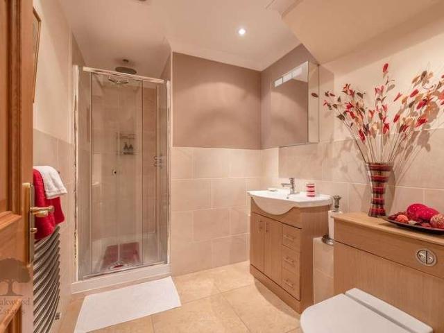 6 bed house for sale